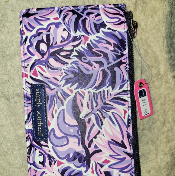 Simply Southern | Bags | Simply Southern Leaf Patteen Zip Wallet New ...